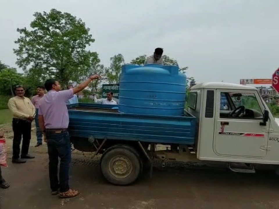 Three milk dairies raided, sample tested | कासगंज में खाद्य विभाग ने की ...