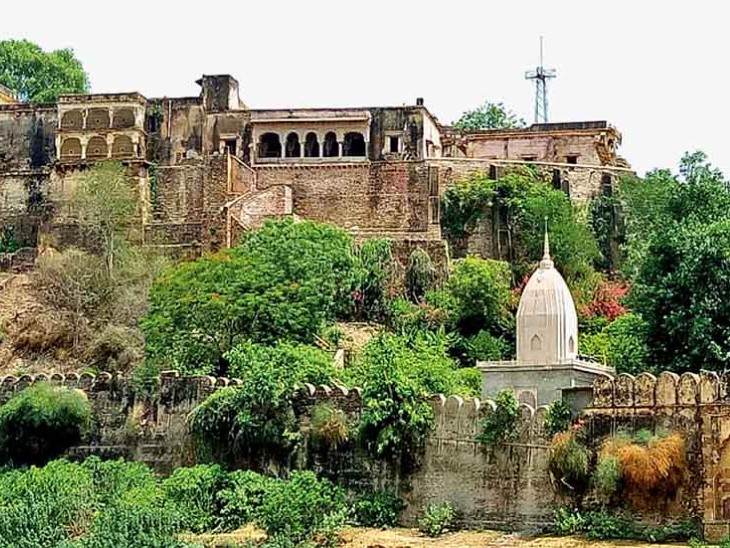 The fort is a witness to the religious and cultural pride of Sheopur ...