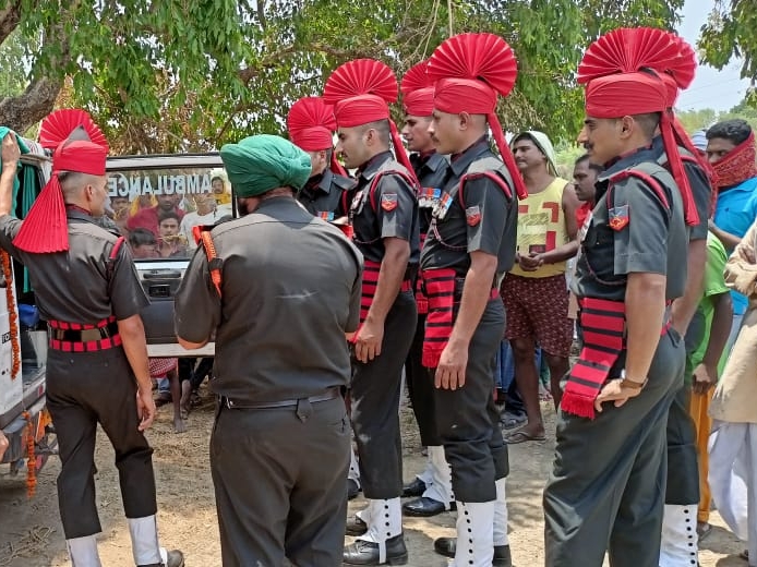 The last farewell given with military honors in Mujradh village of ...