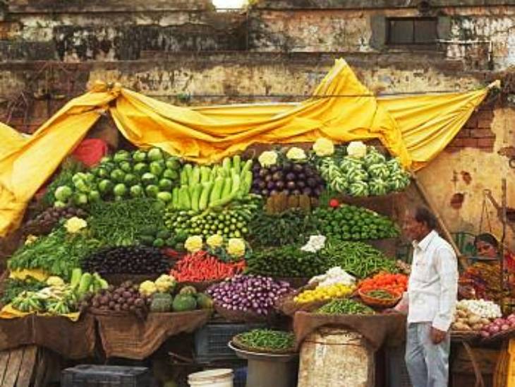 Green vegetables cheap in Varanasi; Tomato, capsicum and spices become ...