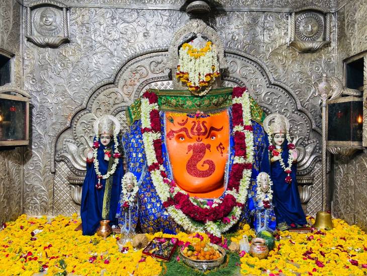 Lambodar was seen in beautiful blue clothes, the beautiful makeup of ...