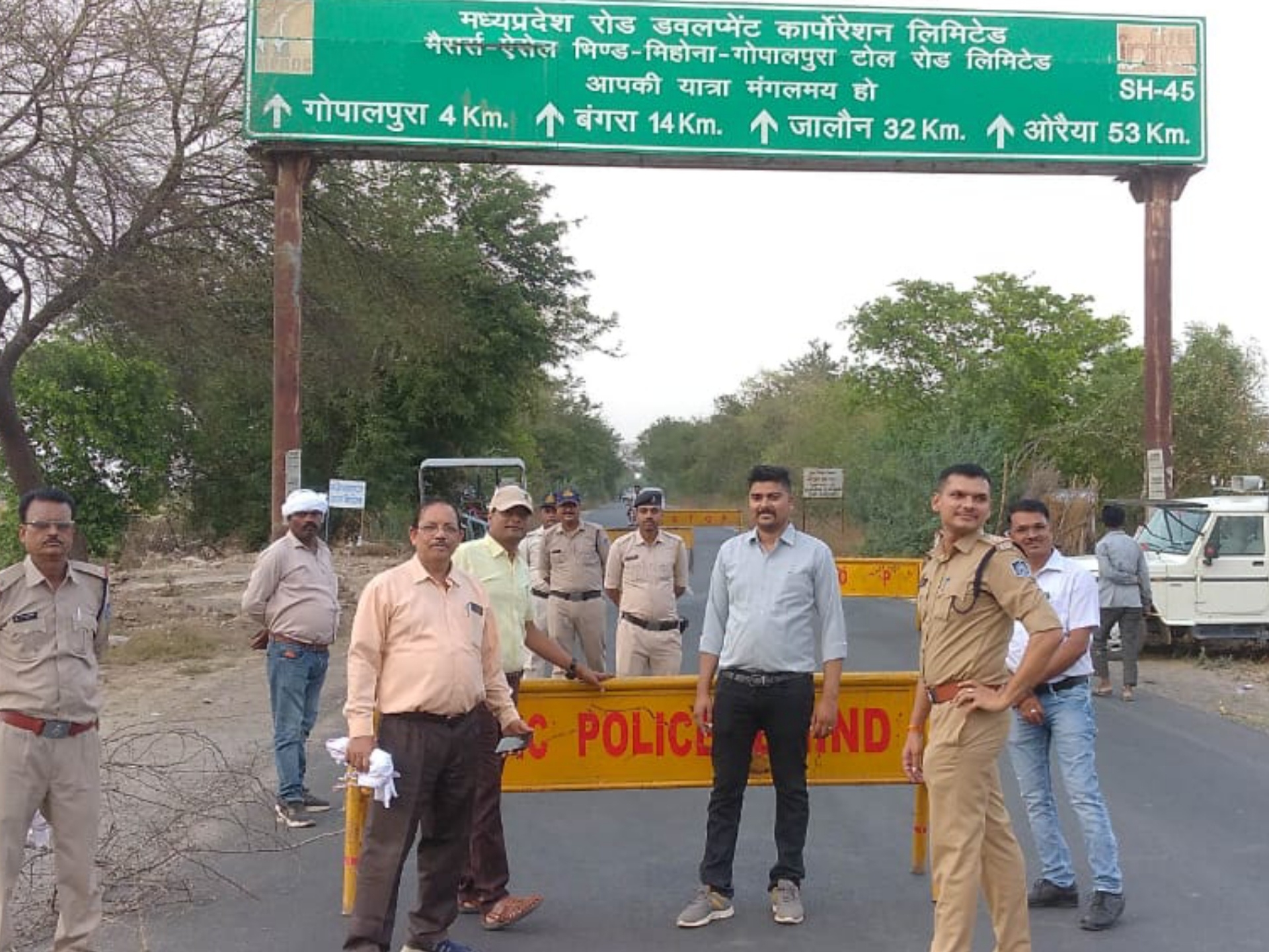 Checking point built at Mihona's UP-MP border, SDOP said - no vehicle ...