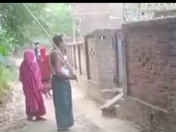 In Kannauj, the miscreants entered the house and beat up, The wall of ...