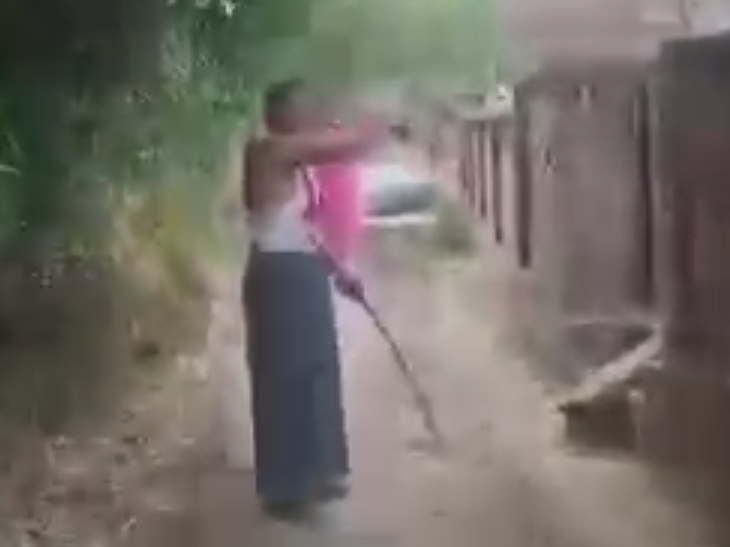 In Kannauj, the miscreants entered the house and beat up, The wall of ...