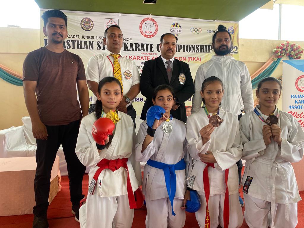 7 medals won in state level karate championship, coach also won bronze ...