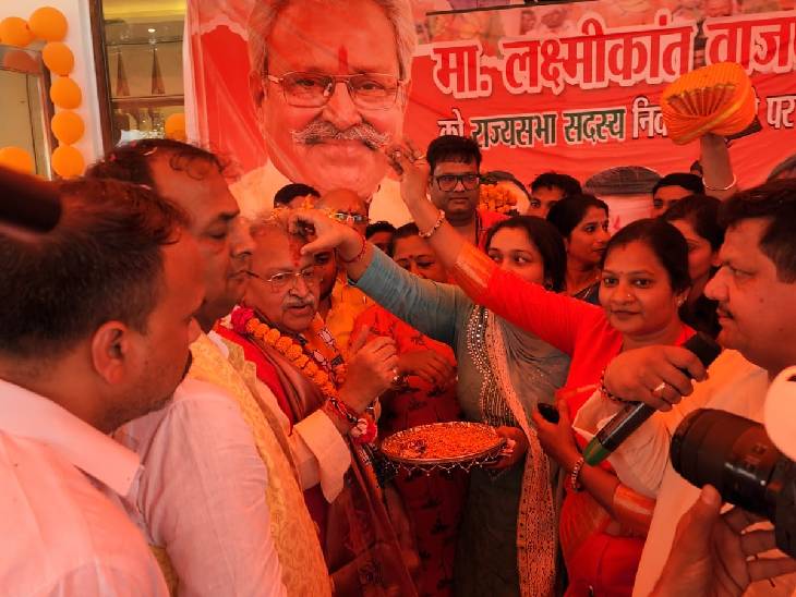 From the expressway to the welcome pandals at many places in the city ...
