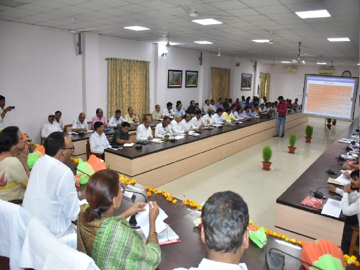 Officers failed in Deputy CM's clause, Prayagraj's CDO, DPRO and XEN ...
