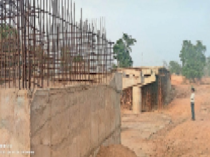 Gunjan Nala bridge incomplete for 2 years, 50 thousand people have to ...