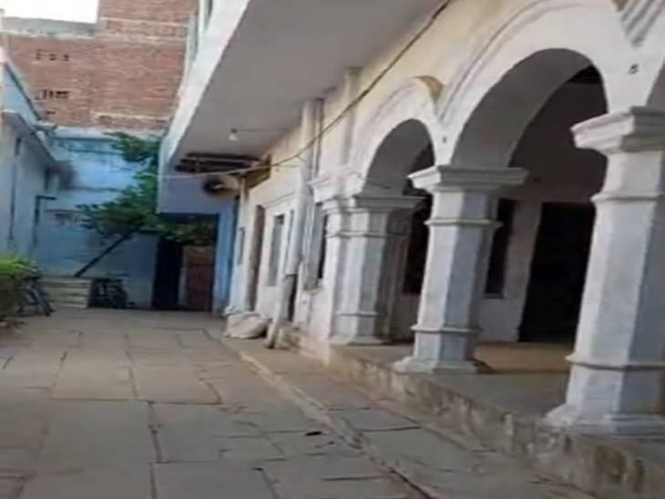 Bibi Razia's mosque boasts of a 7,000-year-old temple; Some pillars ...