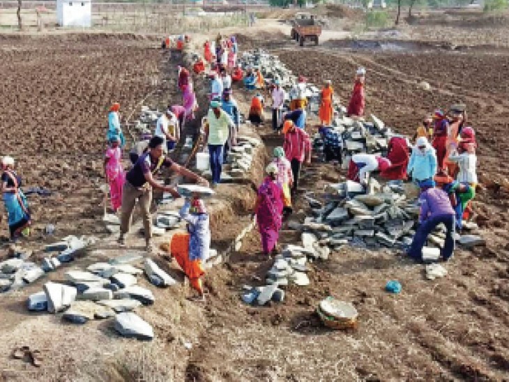110 villagers made 200 meter road by doing shramdaan | पिनकापार में ...