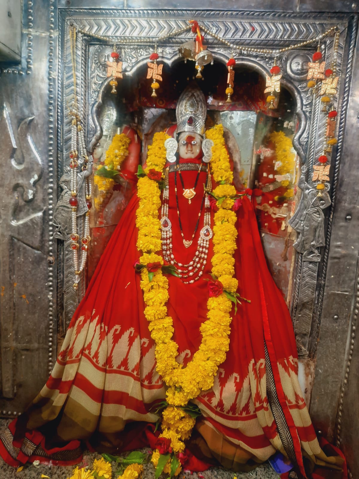 अबीर-गुलाल, फूल-बेलपत्र से शंकर महादेव का भव्य श्रृंगार, कीजिए… मंगला ...