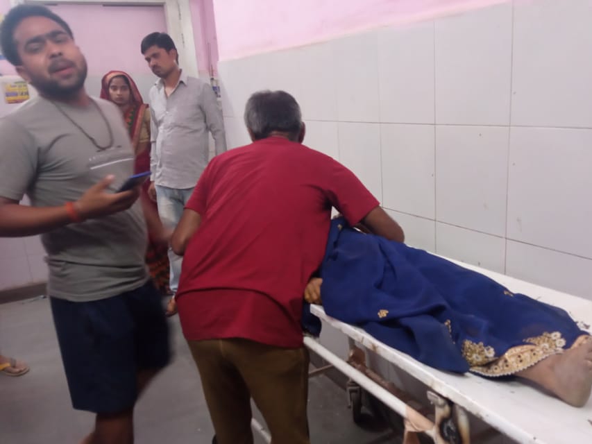 Seeing a herd of monkeys, she ran away in fear, accident due to ...