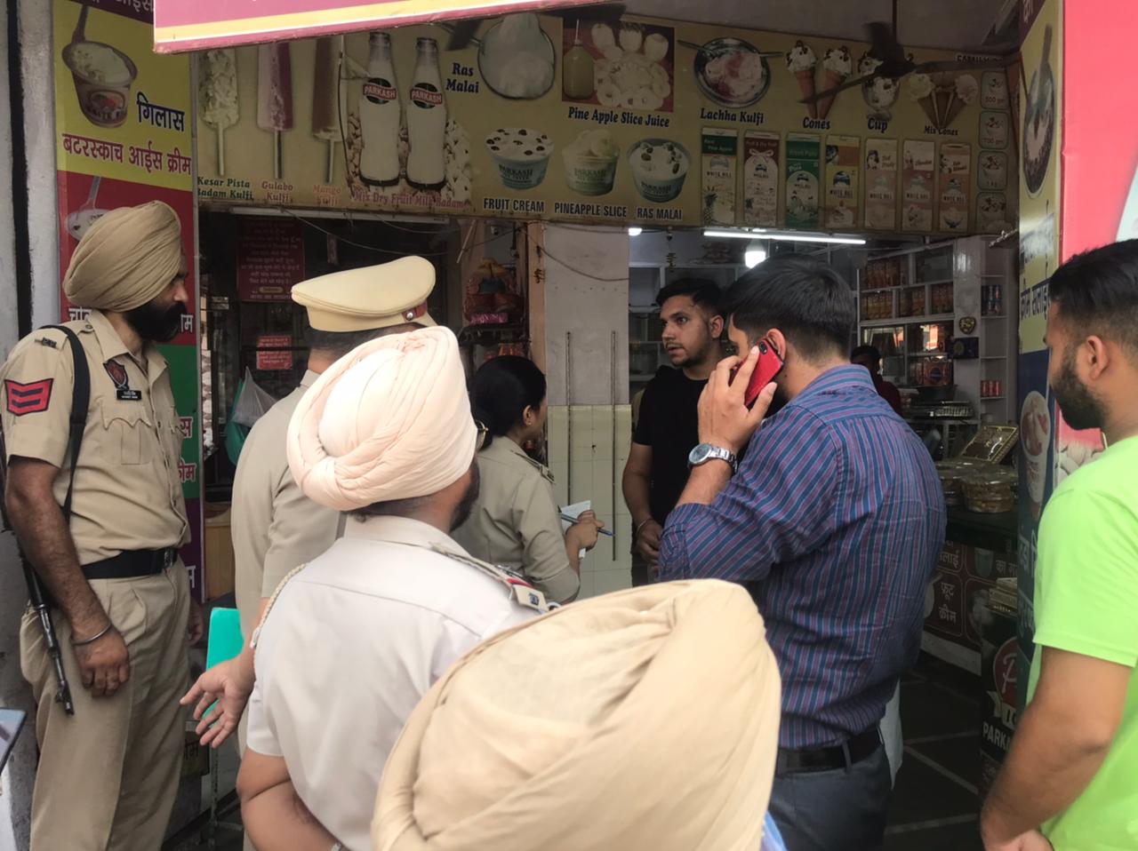 Looted Five Lakh Cash From Car, Lamma had stopped drinking water near ...