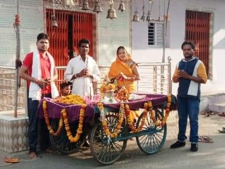 Valmiki Samaj offered a brass bell weighing 21 kg in Baba's Garden ...