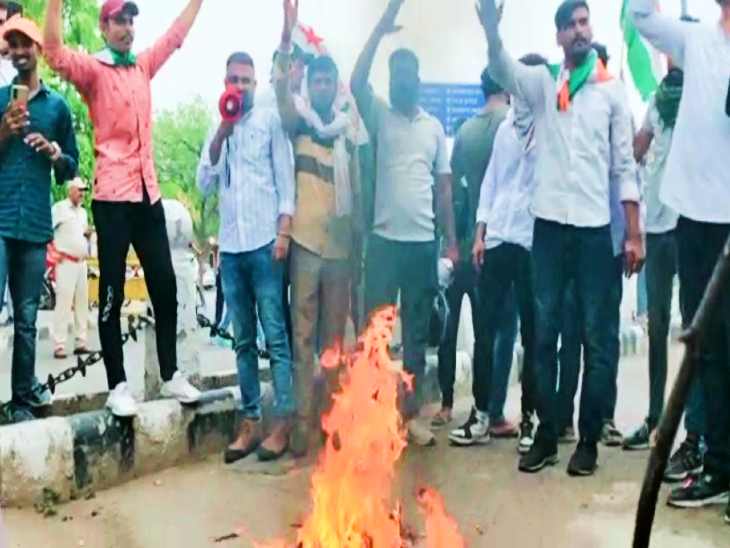 Students burnt effigy of PM Modi in Rajasthan University, students said ...