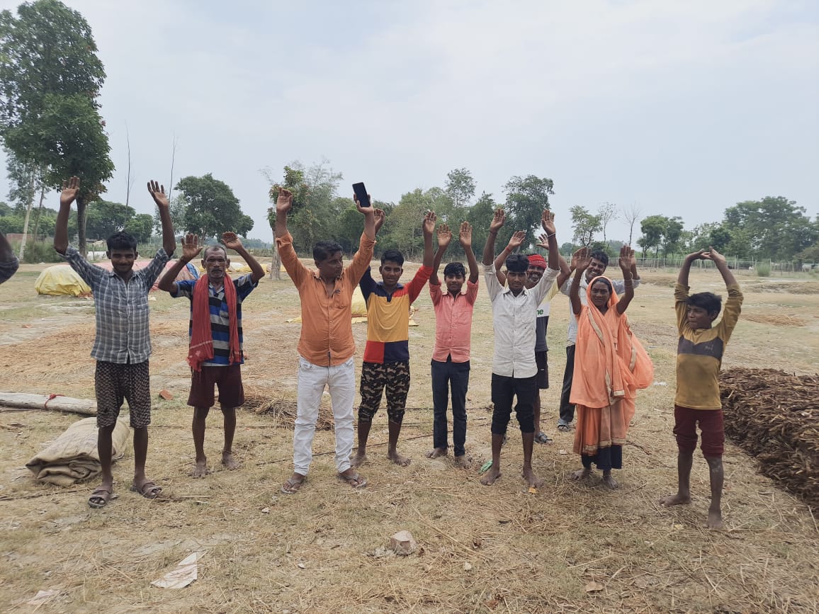 Anger among villagers in Gonda, protesting and demanding removal of the ...