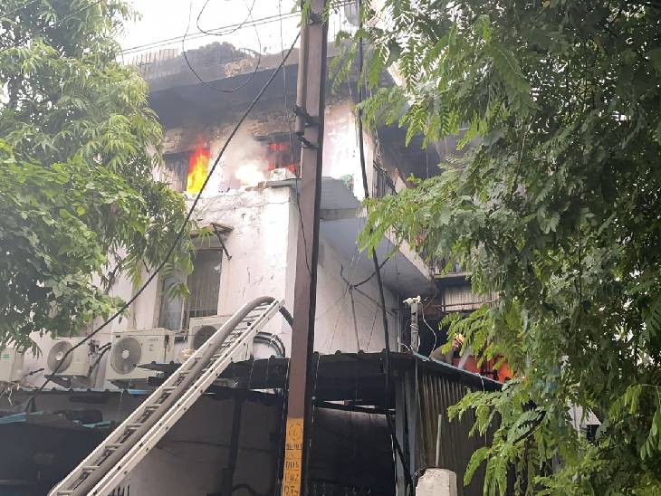 Fire broke out in Noida's Sector-7 company Three vehicles of fire ...
