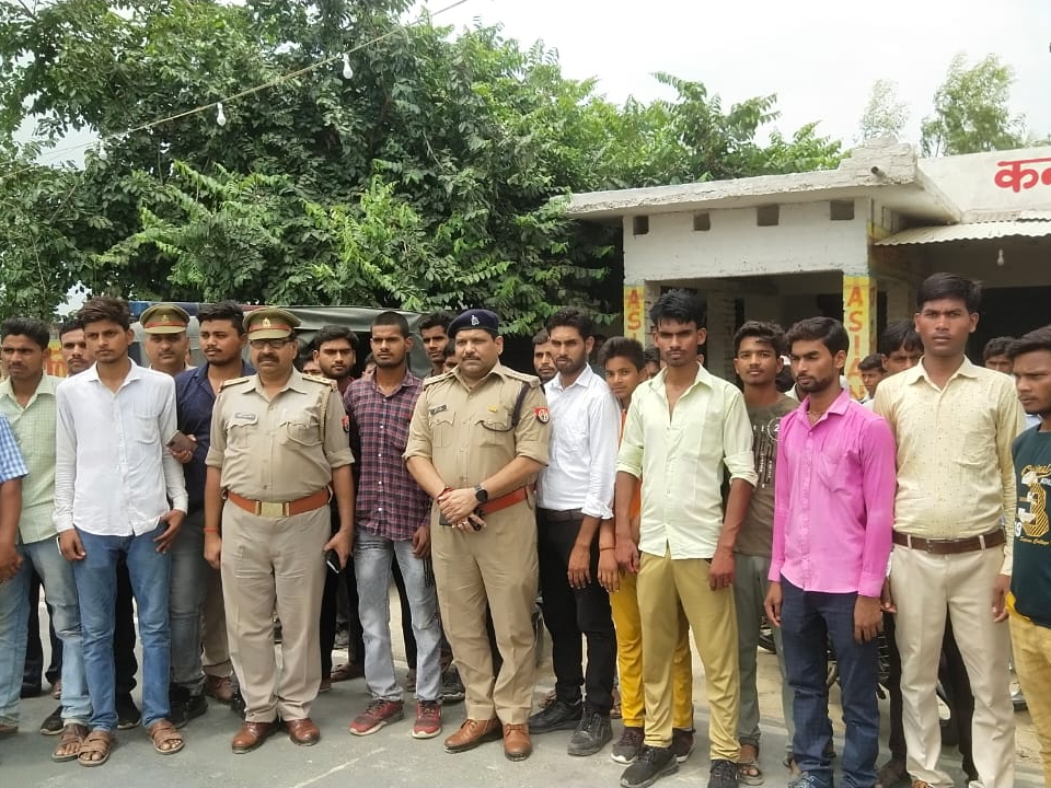 CO reached coaching centers to tell the benefits of Agneepath in Amritpur