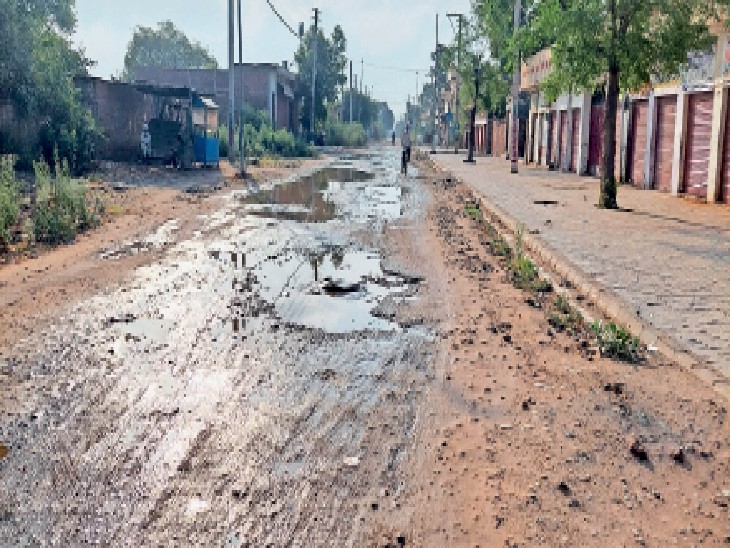 The roads of village Sultanwind have not been repaired for 6 years ...
