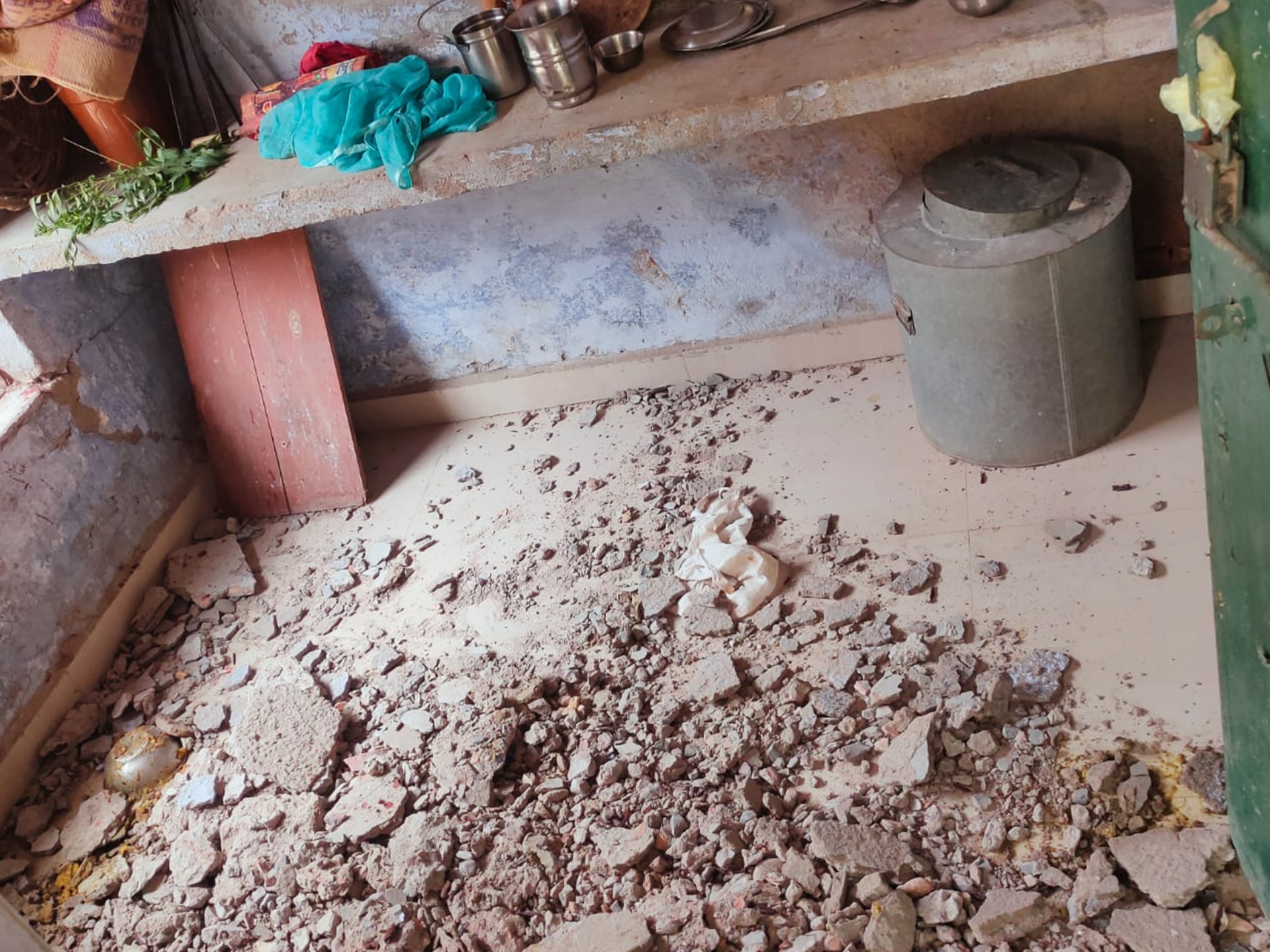The cook and Anganwadi helper are serious due to the fall of the ...