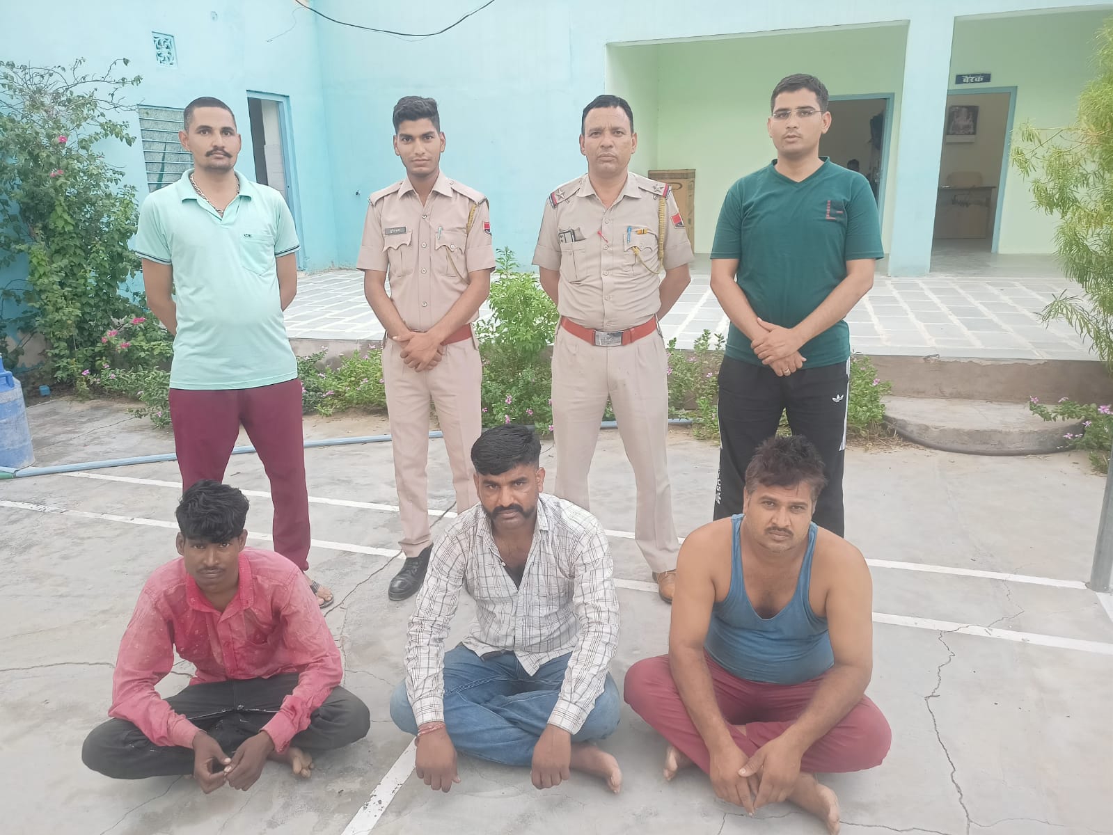 Were looking at the police, 1 quintal 60 kg doda poppy recovered, 3 ...