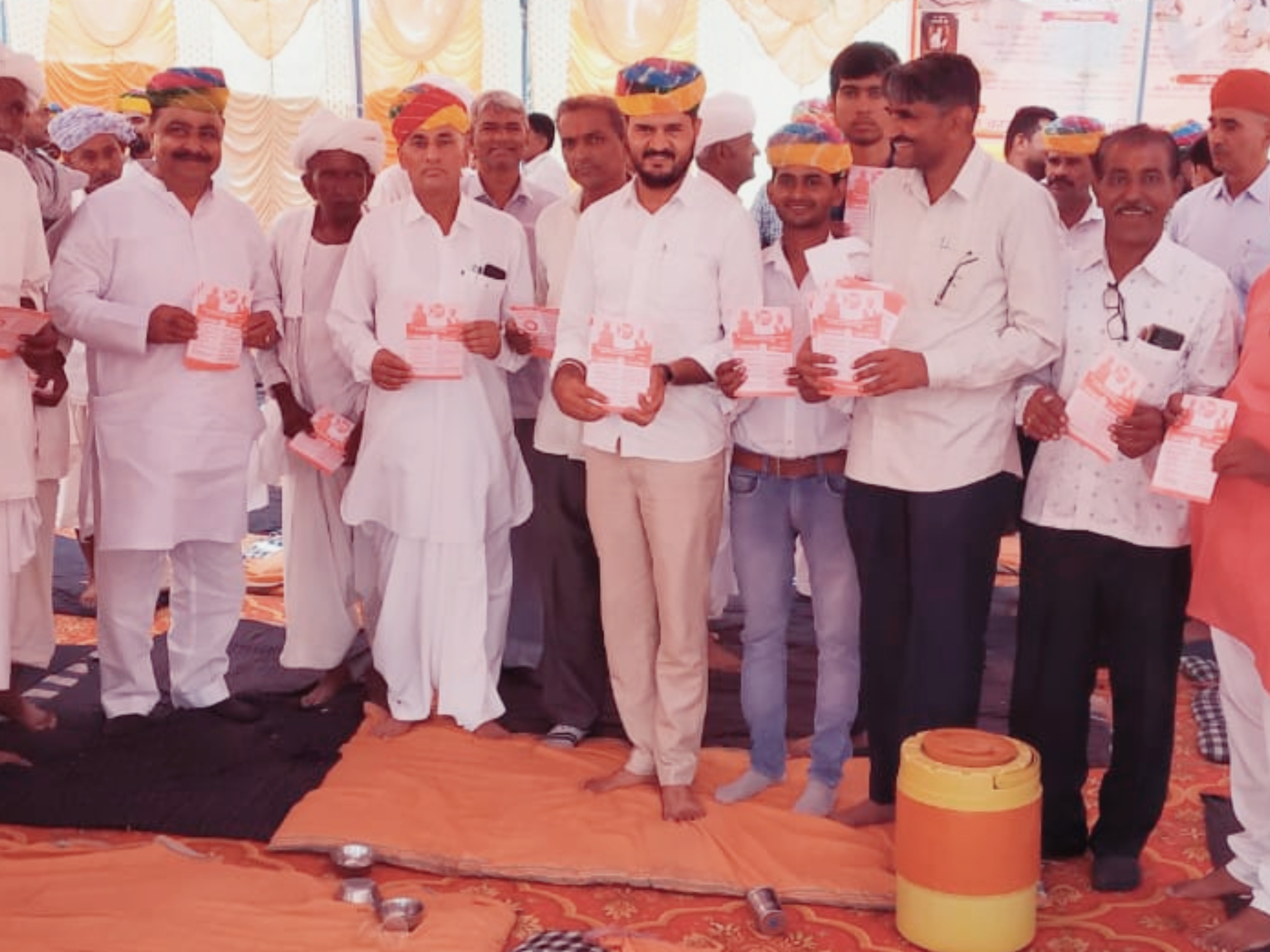 MLA counted achievements in Raniwada, pamphlet released | मोदी सरकार के ...