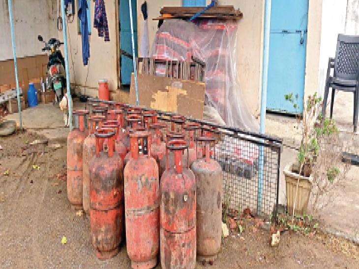 Illegal refilling of gas cylinders in large numbers in the city; No ...