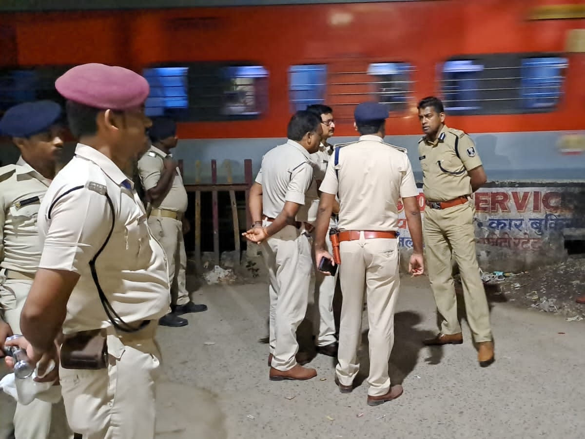 Bihar News; An attempt to riot on the railway track in Muzaffarpur ...