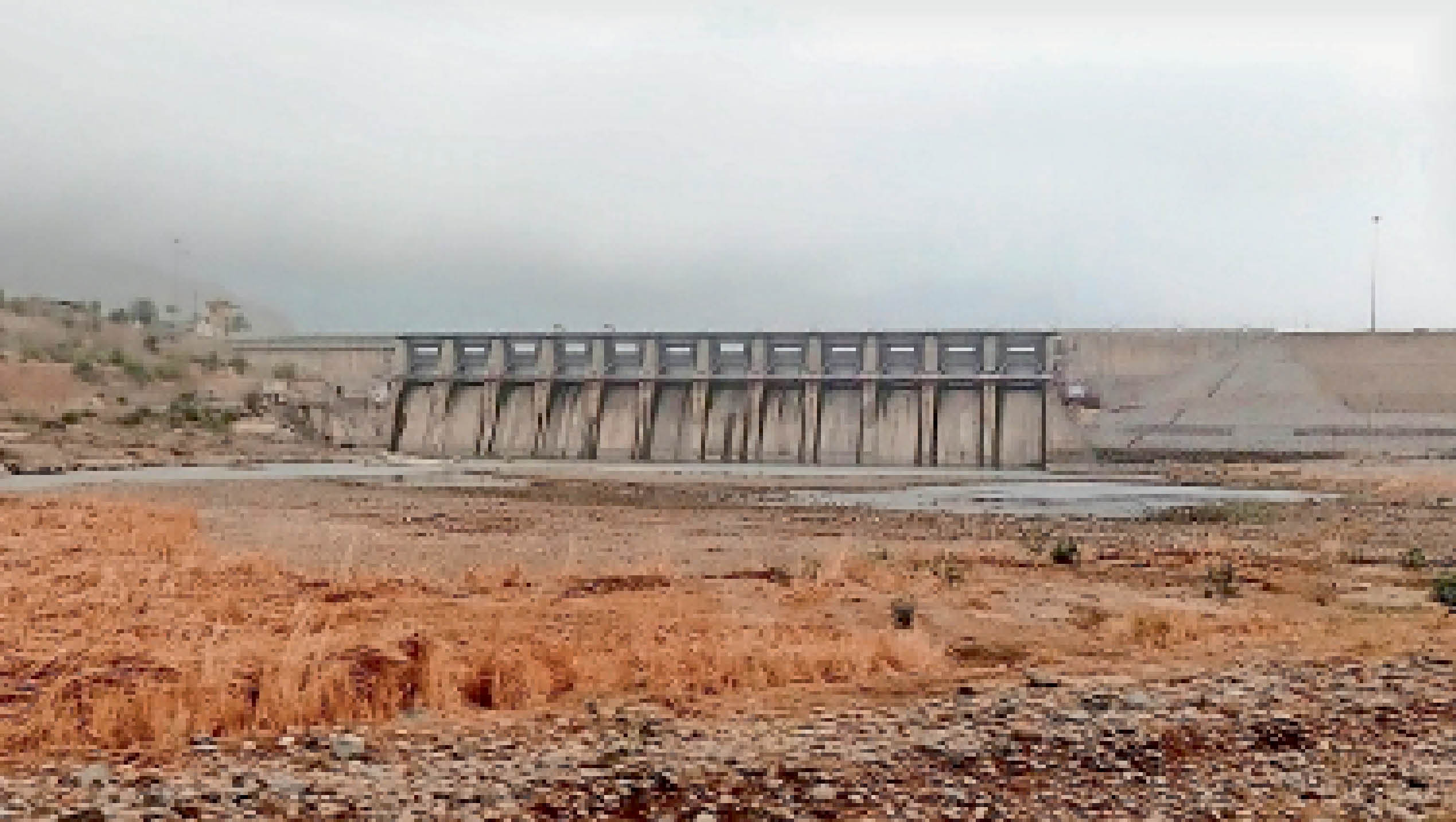 There is no water in 176 medium dams of the state, 10 big dams on the ...