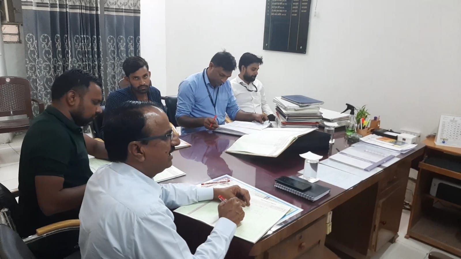 Vigilance team reached government offices, checked the attendance of ...