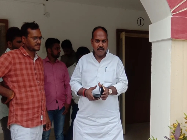 BJP MLA Rajesh Gautam made indecency with the inspector over the phone ...