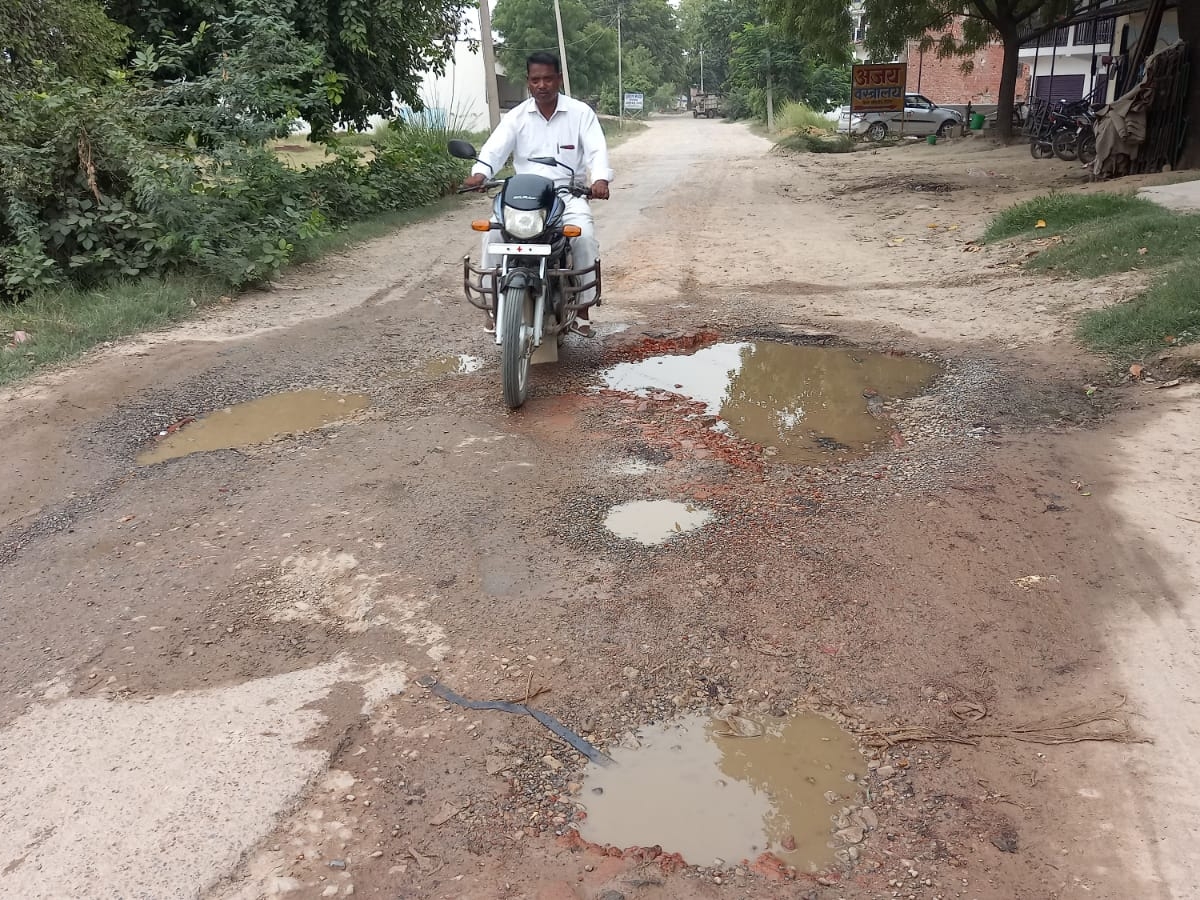 Difficulties being faced by passers-by in commuting, officials silent ...