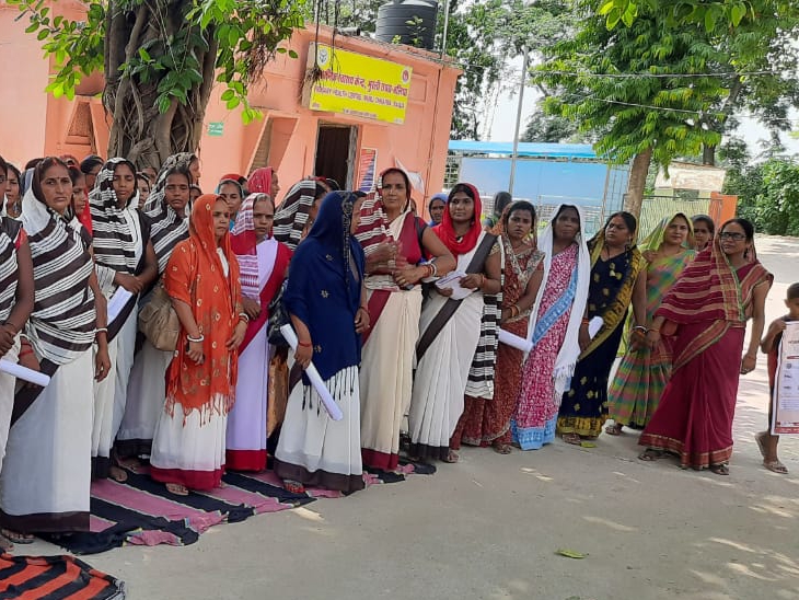 Asha daughters-in-law and Asha Sangini staged a sit-in at the health ...