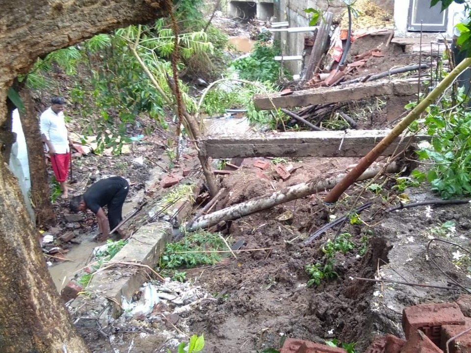 In Pathrota, a house made of tin shed collapsed, cow dung and moong ...