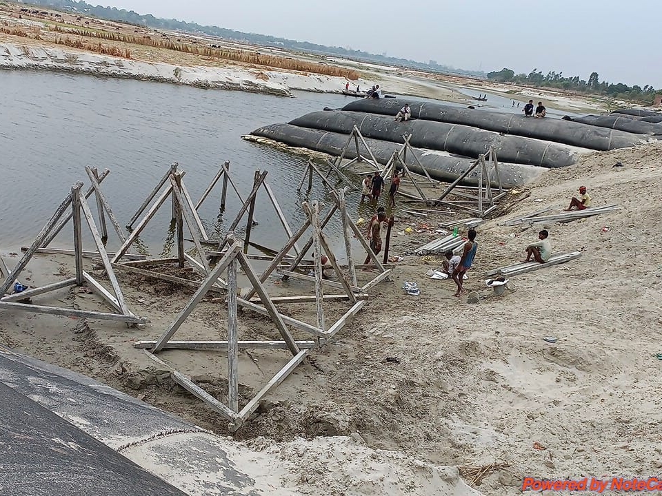 jio bags are being installed to stop the erosion of ganga in unnao ...