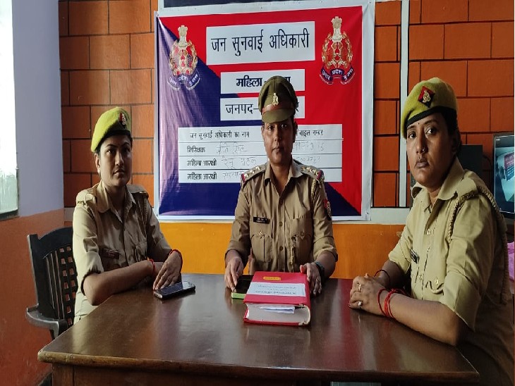 In every police station, a team made up of 1 inspector and two ...