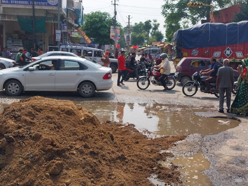 Traffic jams and potholes troubled the pedestrians, became responsible ...