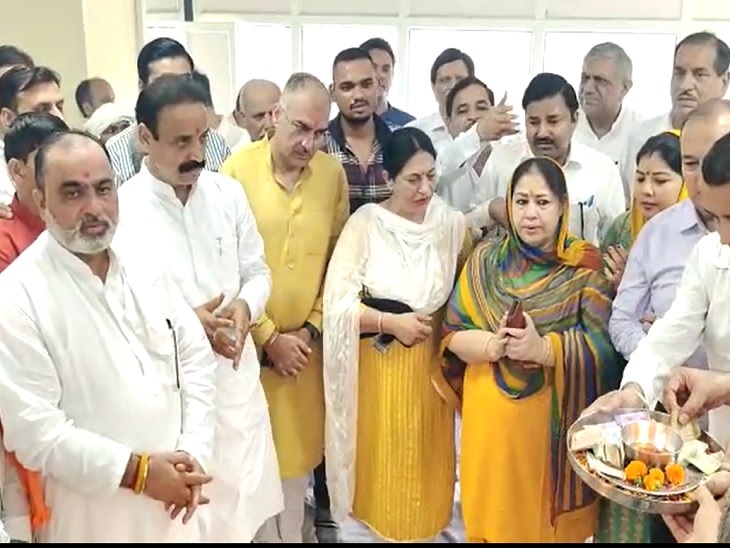 Inauguration of office of MP Sanjay Bhatia in Karnal - will sit 2 days ...