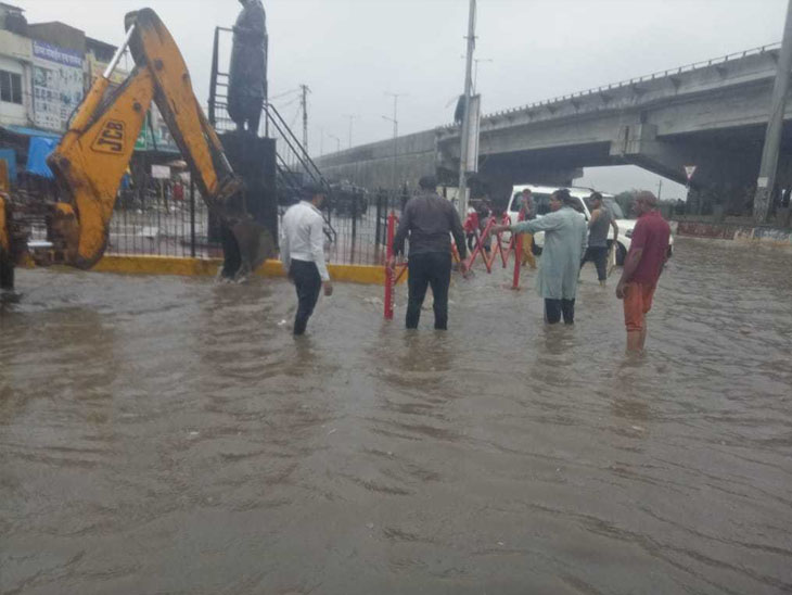 7 inches of rain disrupted life in Gandhidham, Shetrunji river flowing ...