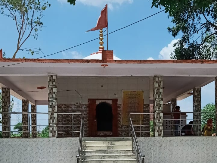 Priest had gone home in Bangarmau, Maa Sheetla Devi temple is famous in ...