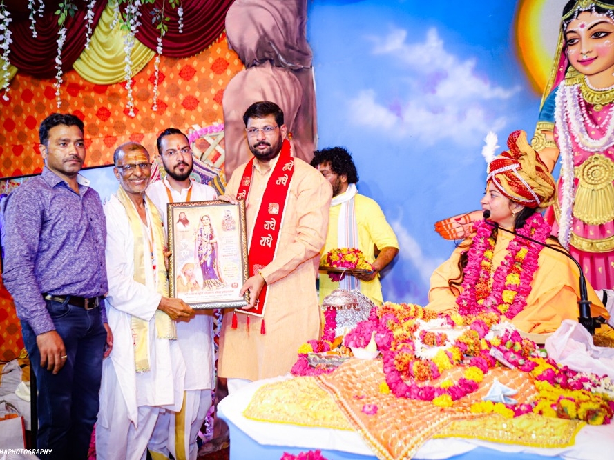 Said- The glory of Thakurji is unmatched, even the deities yearn to get ...