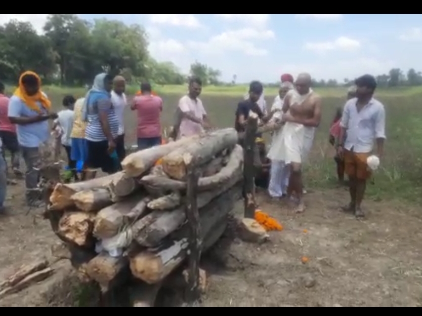 body of airforce jawan reached siwan, People bid farewell with moist ...