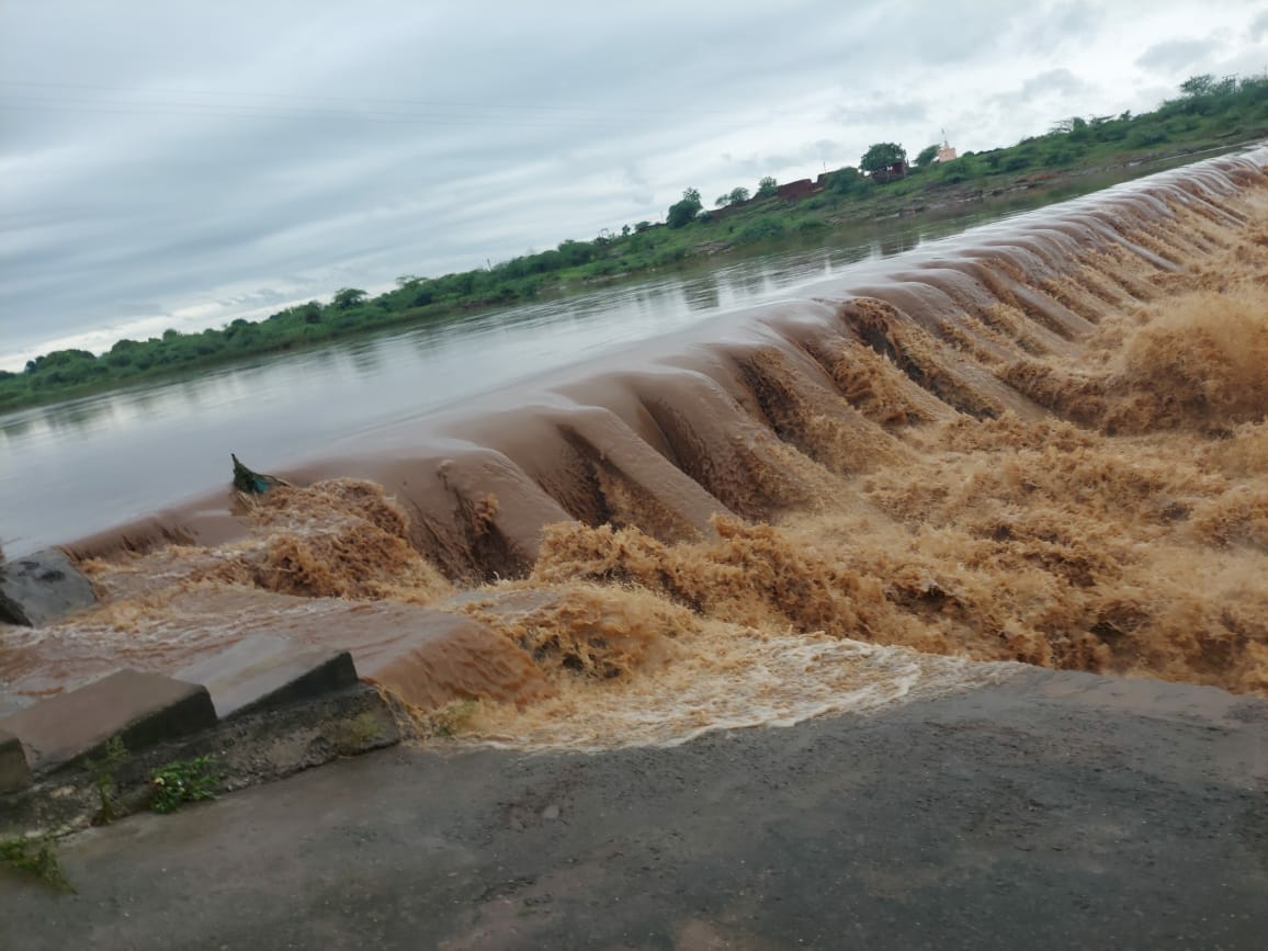 3 and a half inches of water fell in 24 hours, river drain came in spate
