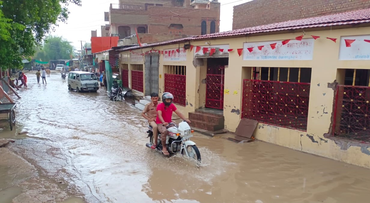After one and a half hours of continuous rain, many areas were flooded ...