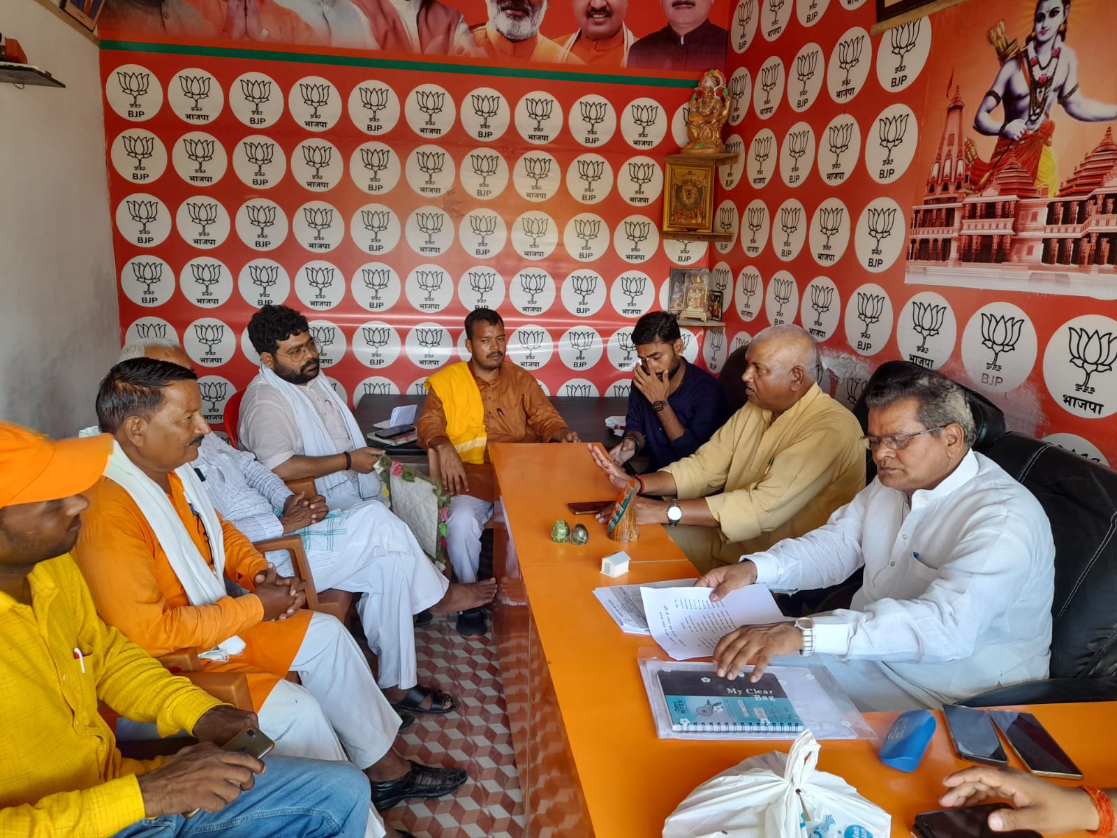 In Mahul Nagar of Phulpur, BJP Lok Sabha election in-charge convened a ...