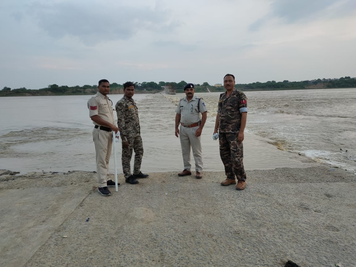 Two feet of water started flowing again on Khatauli bridge, police ...