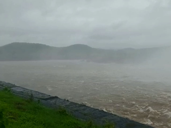 Amazing view was seen when13 doors of the Ukai dam opened | सूरत का ...