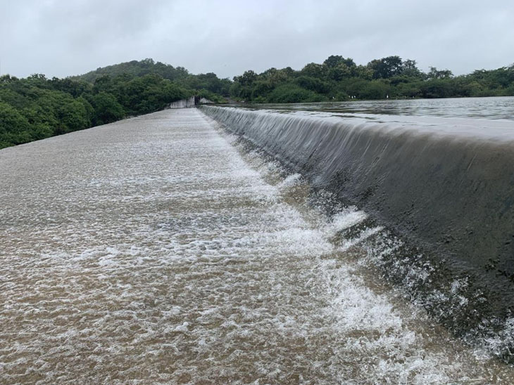 Amazing view was seen when13 doors of the Ukai dam opened | सूरत का ...