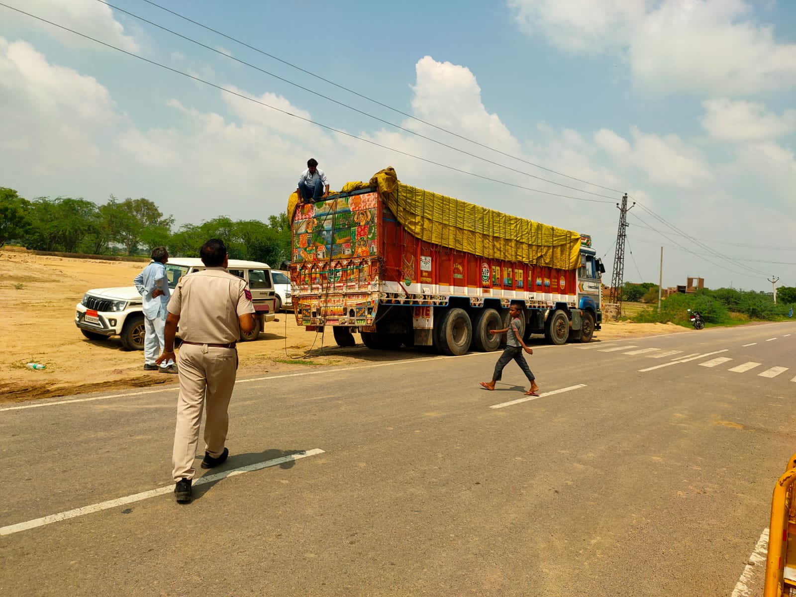 Amul milk powder-laden truck seized, truck driver absconded from the ...