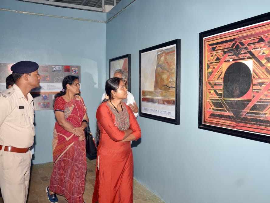 Raza Smriti 2022 inaugurated with the exhibition of paintings of Gond ...